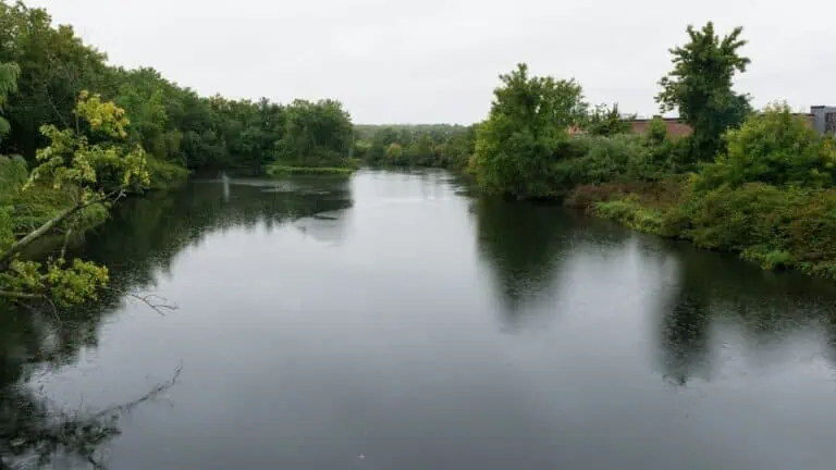 Rhode Island Lakes and Rivers Map: Ocean State Odyssey