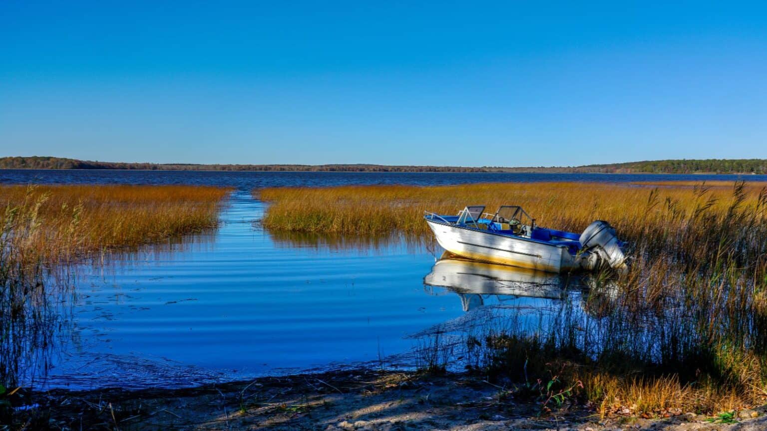 Rhode Island Lakes and Rivers Map: Ocean State Odyssey